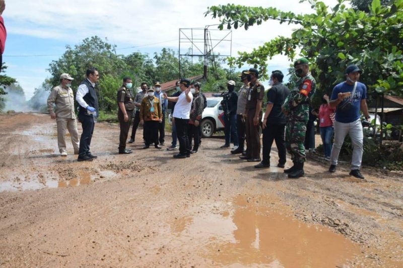 Gubernur Sugianto Sabran Tinjau Ruas Jalan Eks Pertamina di Bartim
