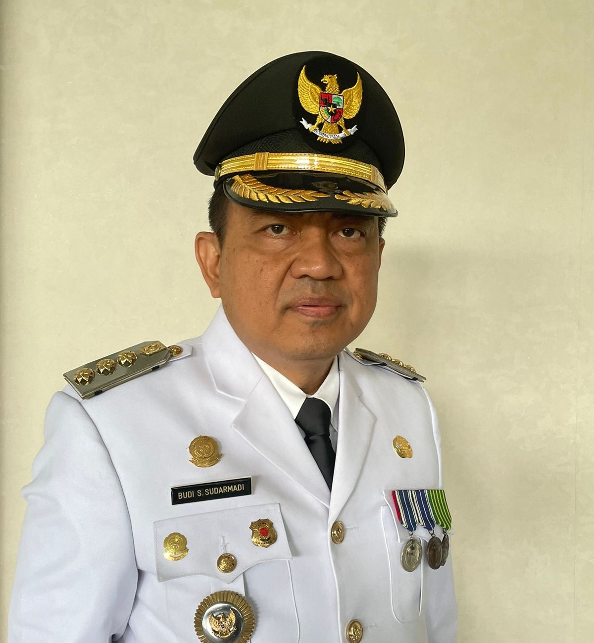 Pj Bupati Kobar Persilakan Mobil Dinas Alphard Digunakan Warga ...